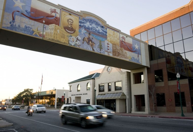 Iconic Conroe artist Clapham dies at 63