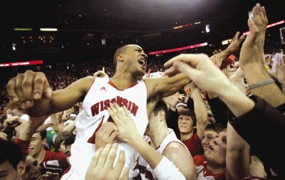 Wisconsin hands No. 1 Ohio State first loss
