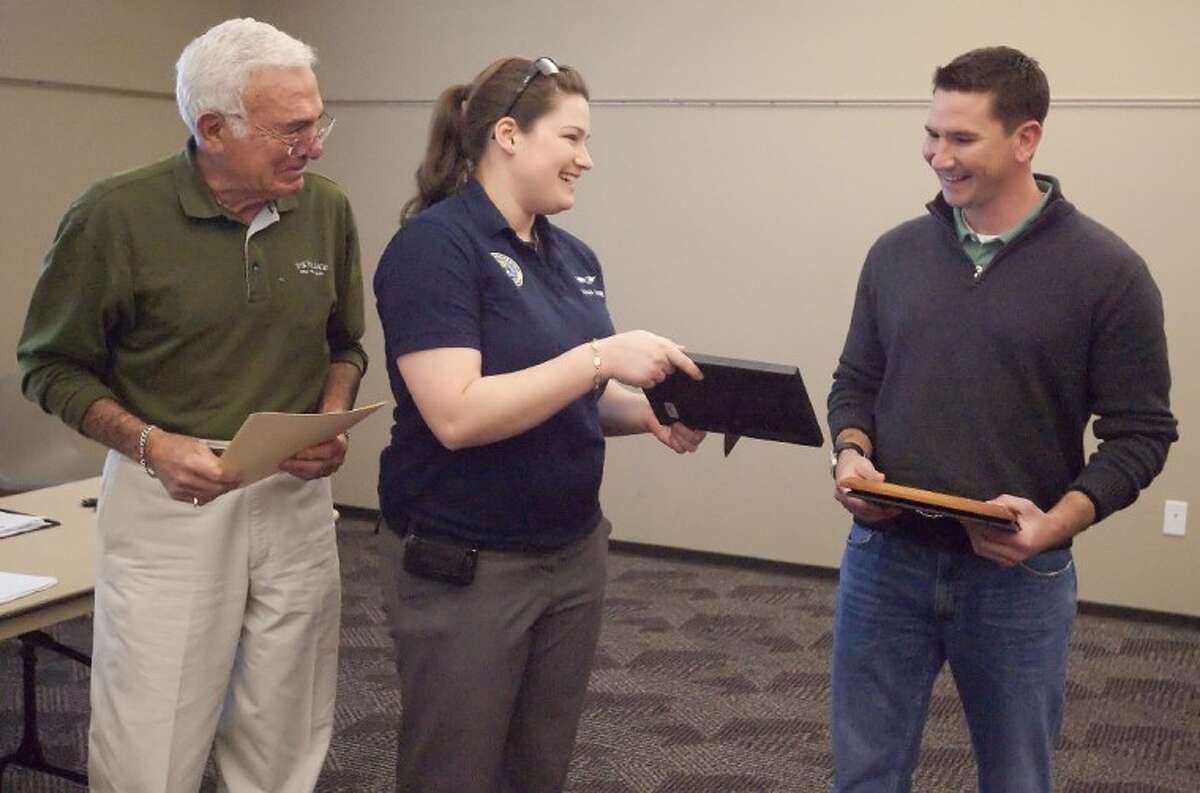 Officials honor man who talked pilot through crash landing