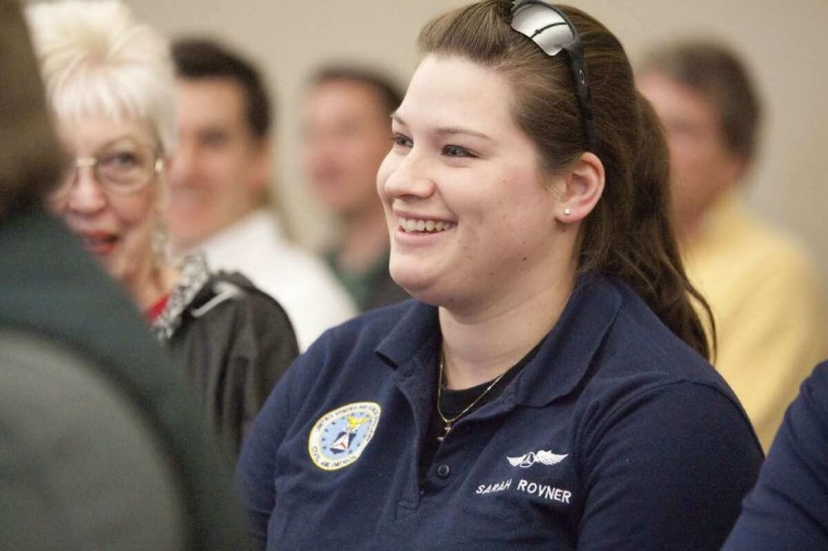 Officials honor man who talked pilot through crash landing