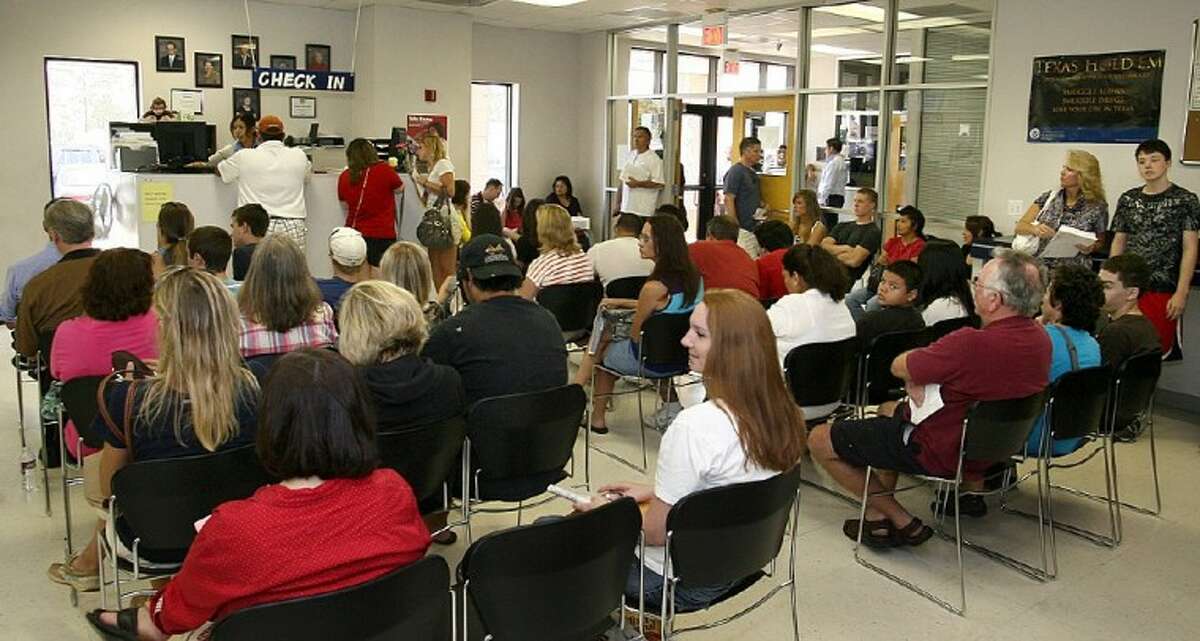 Long lines await license renewal applicants