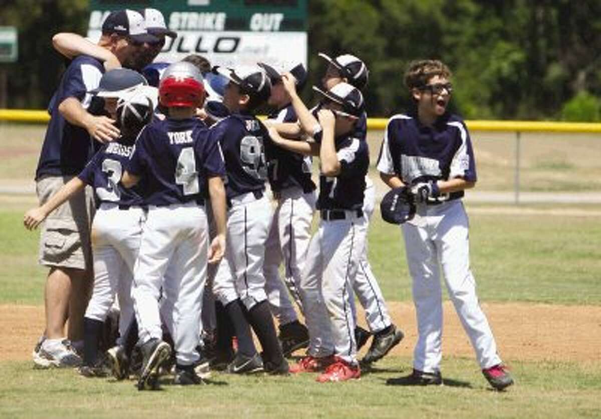 ORWALL National Majors crush ORWALL American, advance to sectional tourney