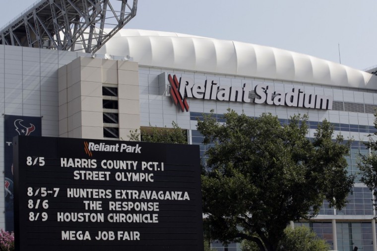 Perry rally to draw thousands to pray, protest