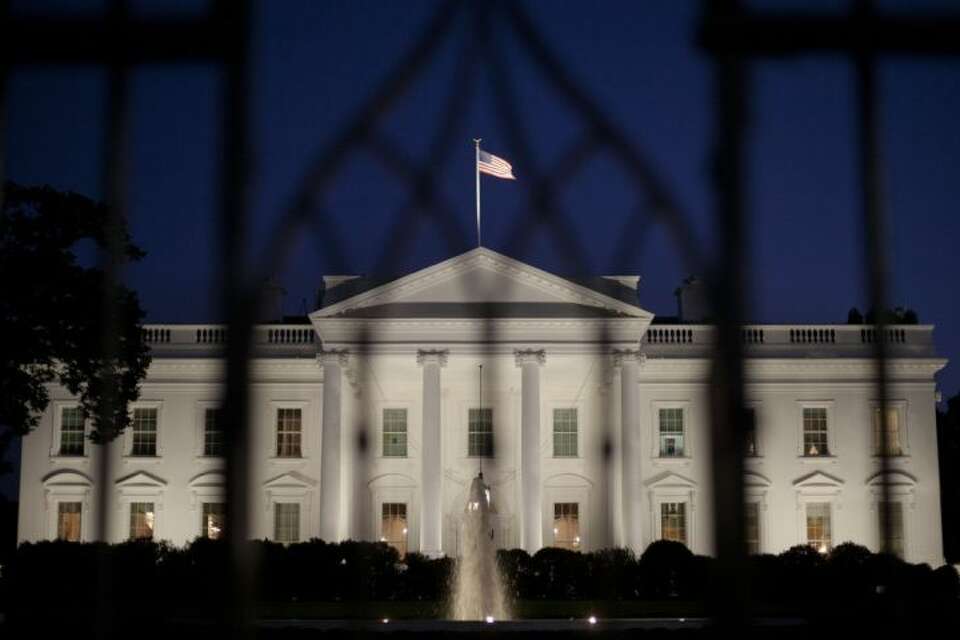 Report: Trump team baffled by White House light switches