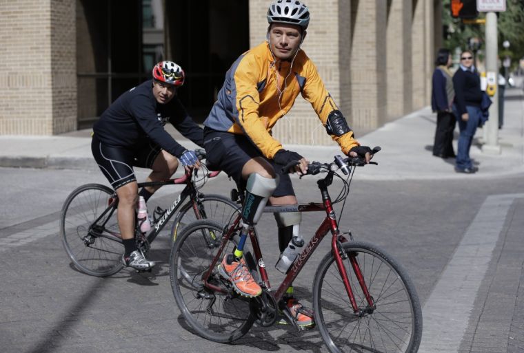 Legless cyclist rides from El Paso to Austin for asylum seekers