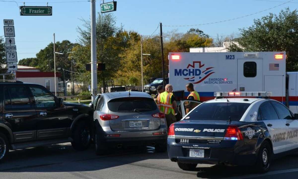 Woman allegedly runs light, hits car