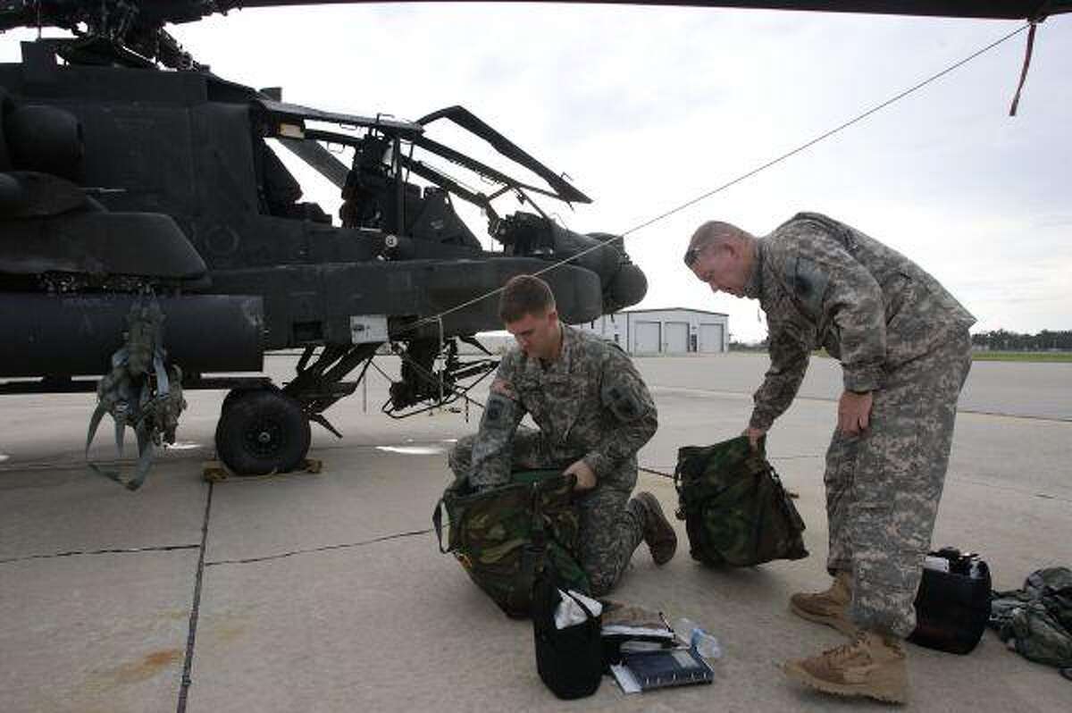 Army Reserve unit trains Apache pilots, mechanics