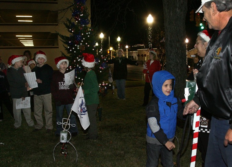 Tree lighting commemorates veterans