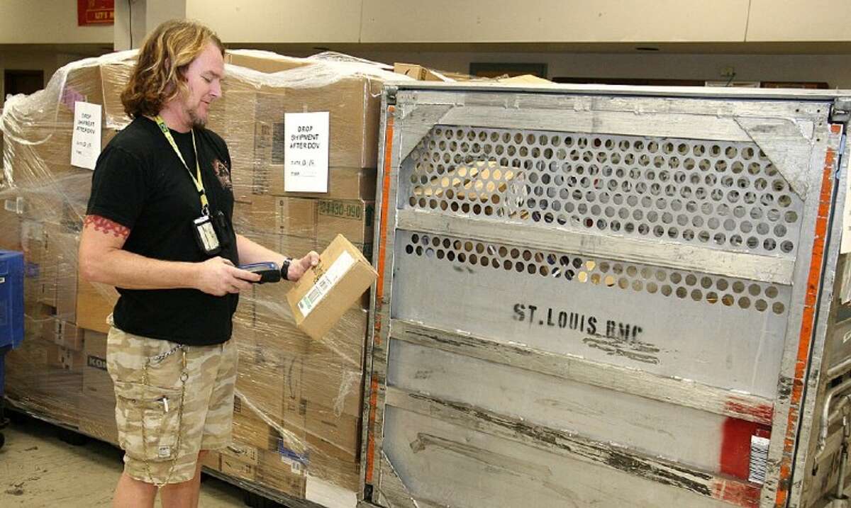 Conroe Post Office geared up for its final holiday push