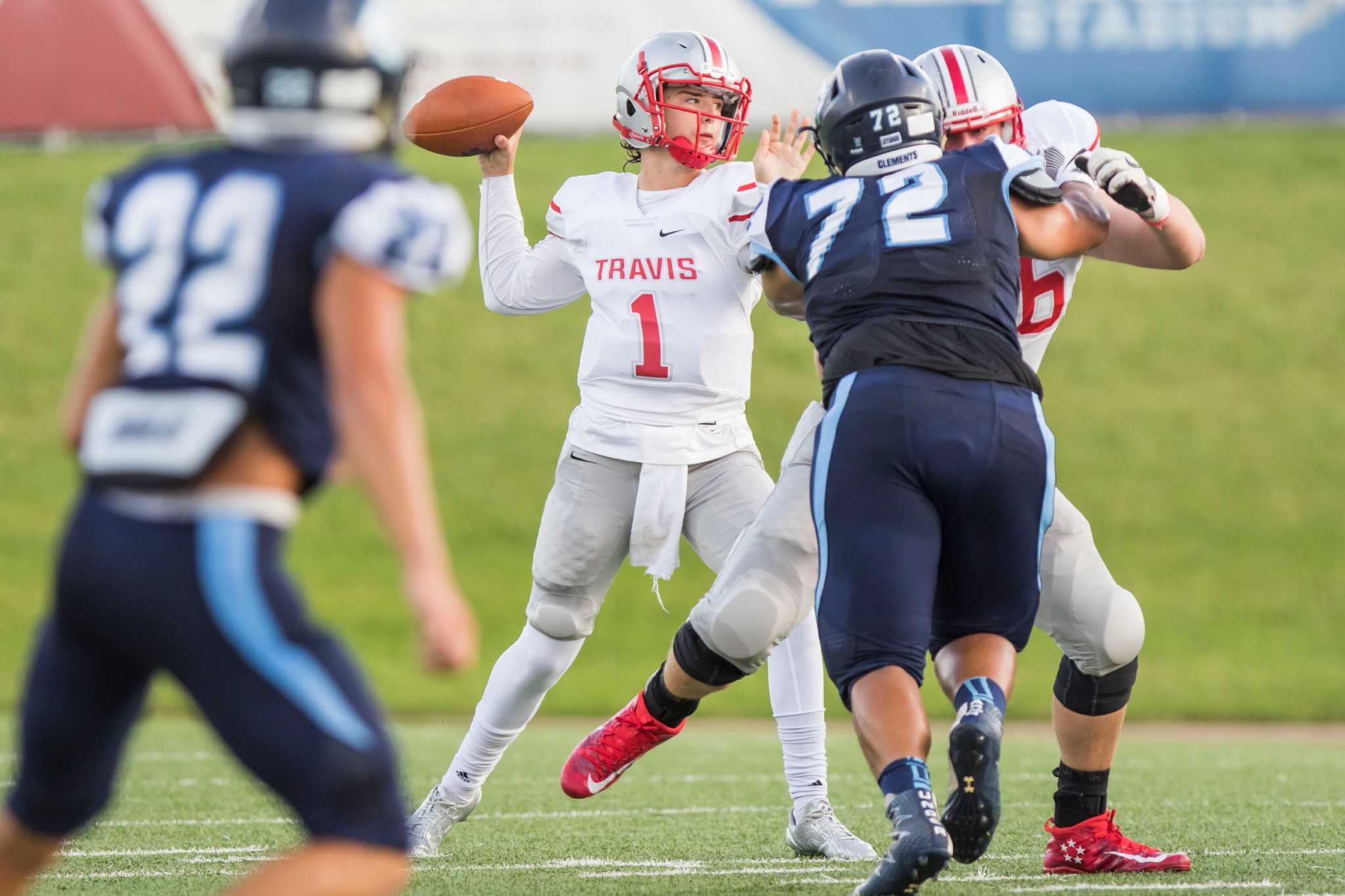 Henderson, defense lead Travis in 86-20 rout of Clements