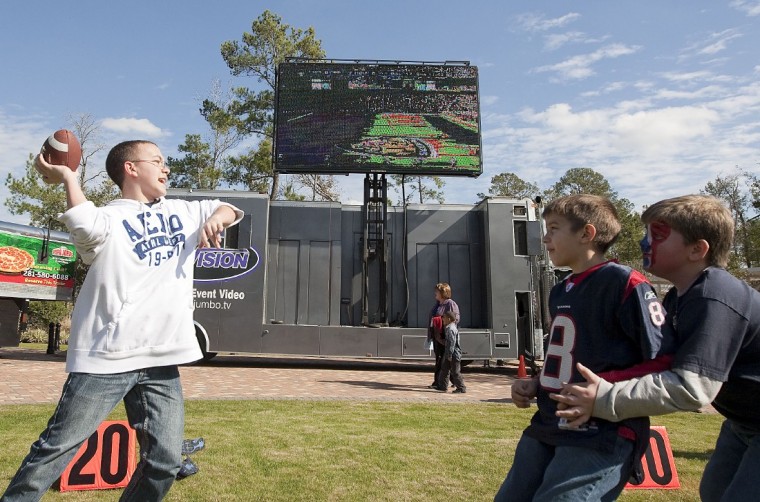 Woodlands Church enjoys Texans tailgating despite loss