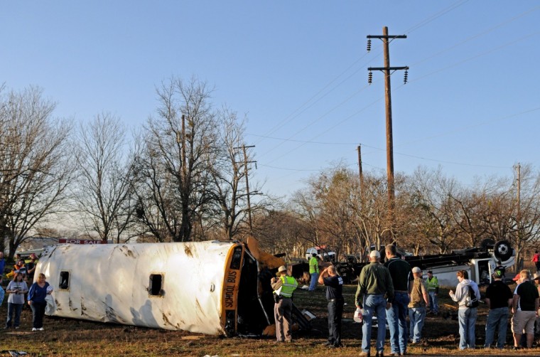 2 still hospitalized after Texas school bus wreck
