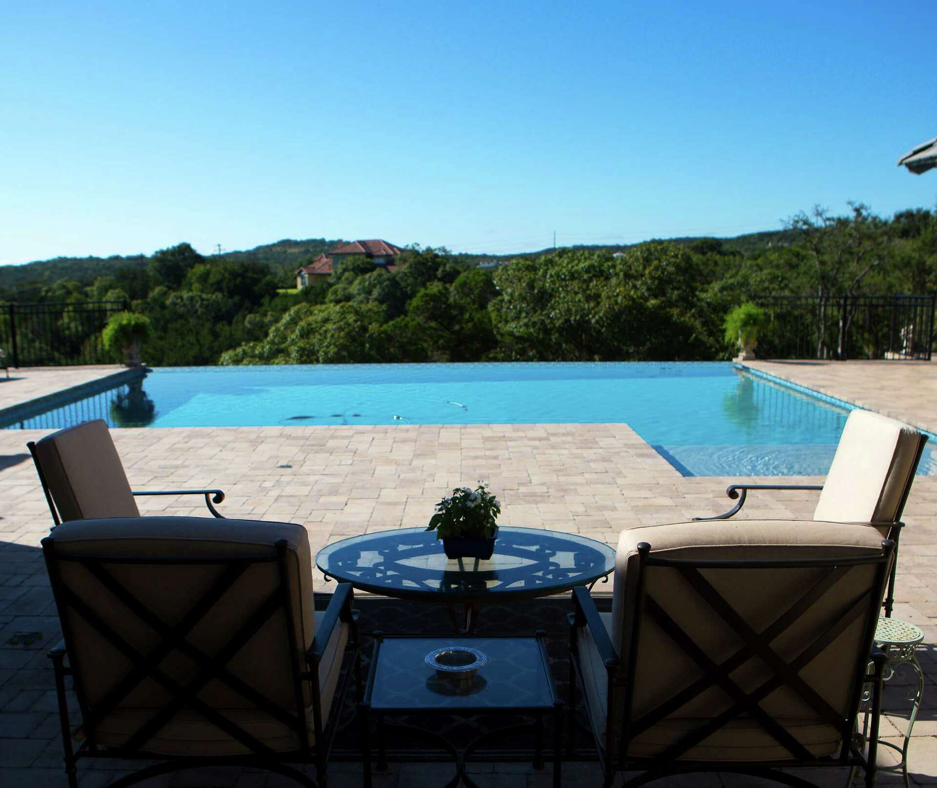 ‘Charlie’s Angel’ star Cheryl Ladd has touched down in Boerne