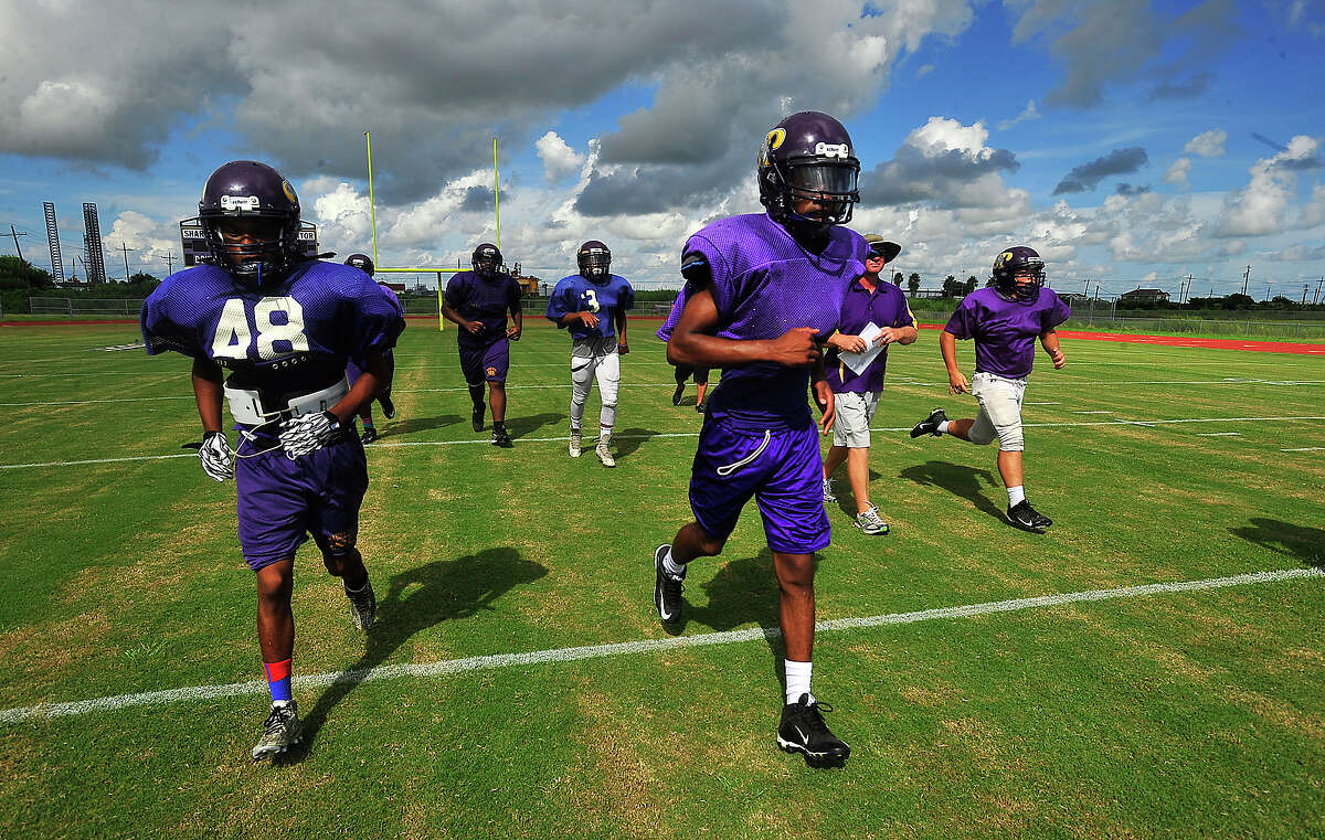 Sabine Pass football team a beacon as memories of hurricanes flood ...