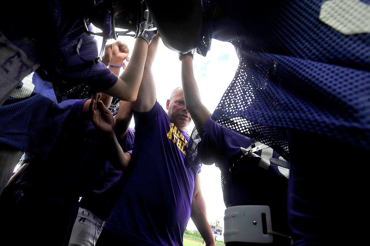 Sabine Pass football team a beacon as memories of hurricanes flood ...