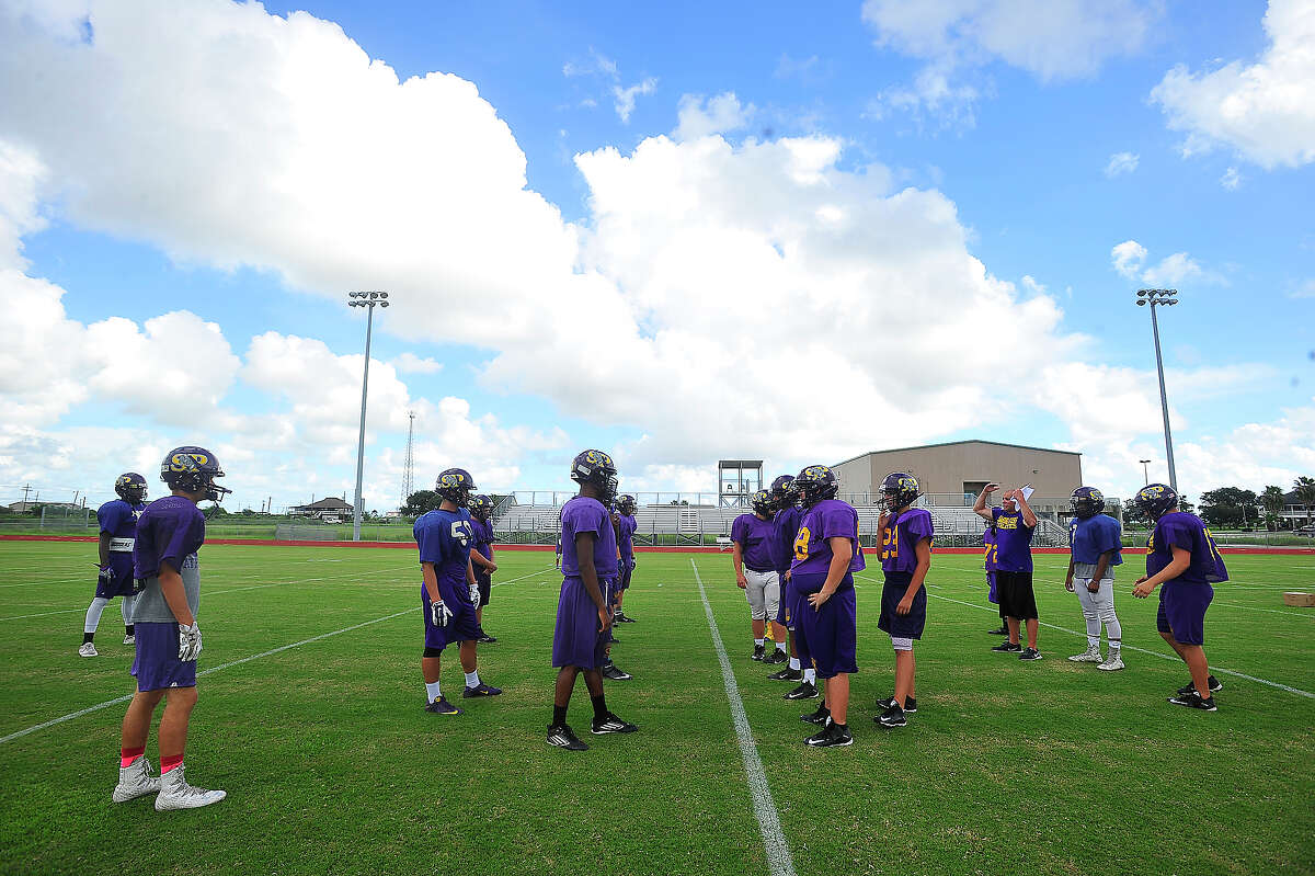 Sabine Pass football team a beacon as memories of hurricanes flood ...