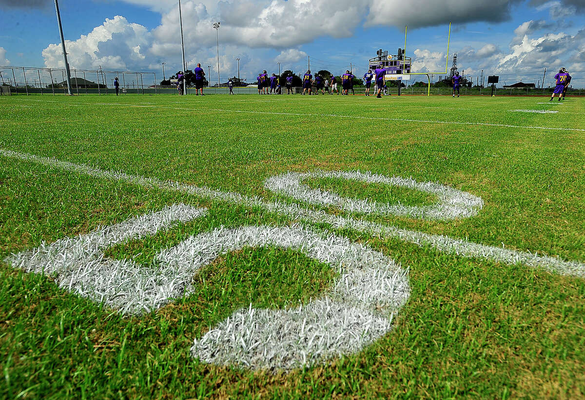 Sabine Pass football team a beacon as memories of hurricanes flood ...