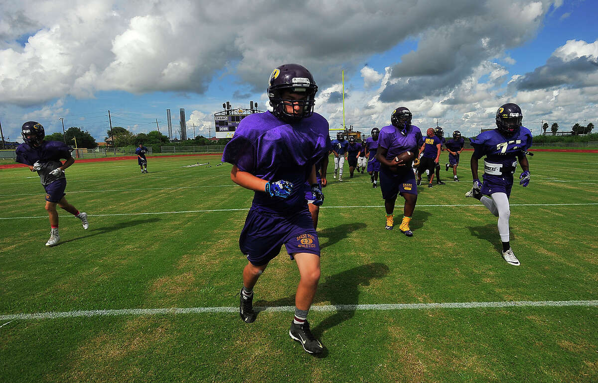 Sabine Pass football team a beacon as memories of hurricanes flood ...