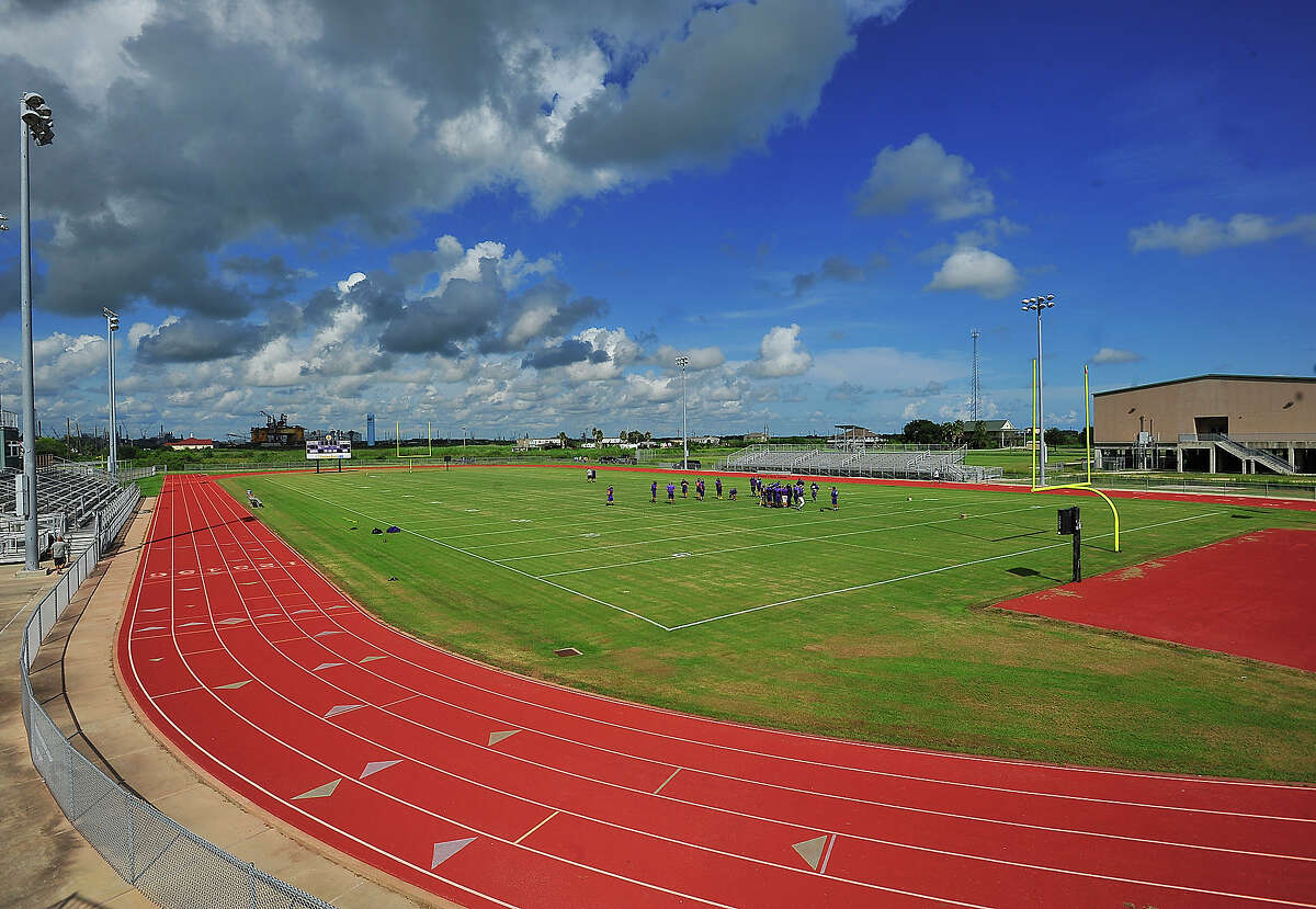 Sabine Pass football team a beacon as memories of hurricanes flood ...