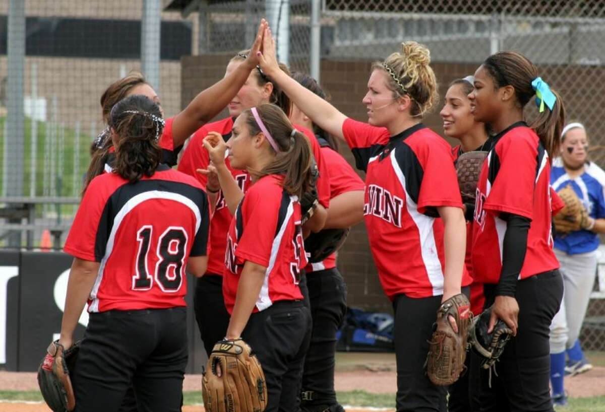 ACC having open tryouts for Lady Dolphin softball team