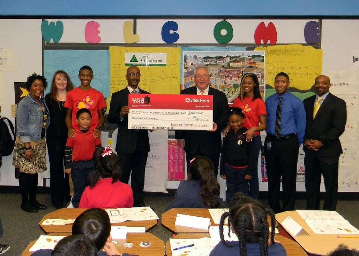 Fort Bend ISD students to benefit from $100,000 grant to Junior Achievement