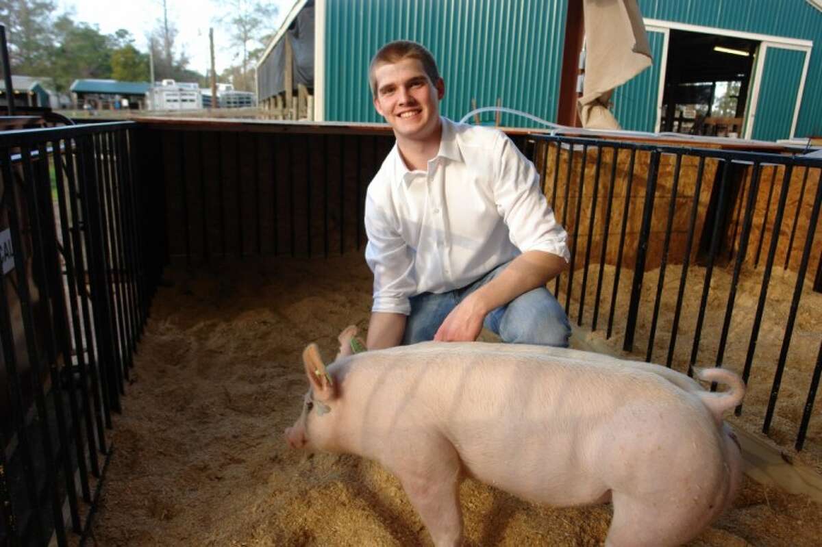 After fire, residents help rebuild Woodlands ag students’ pig barn
