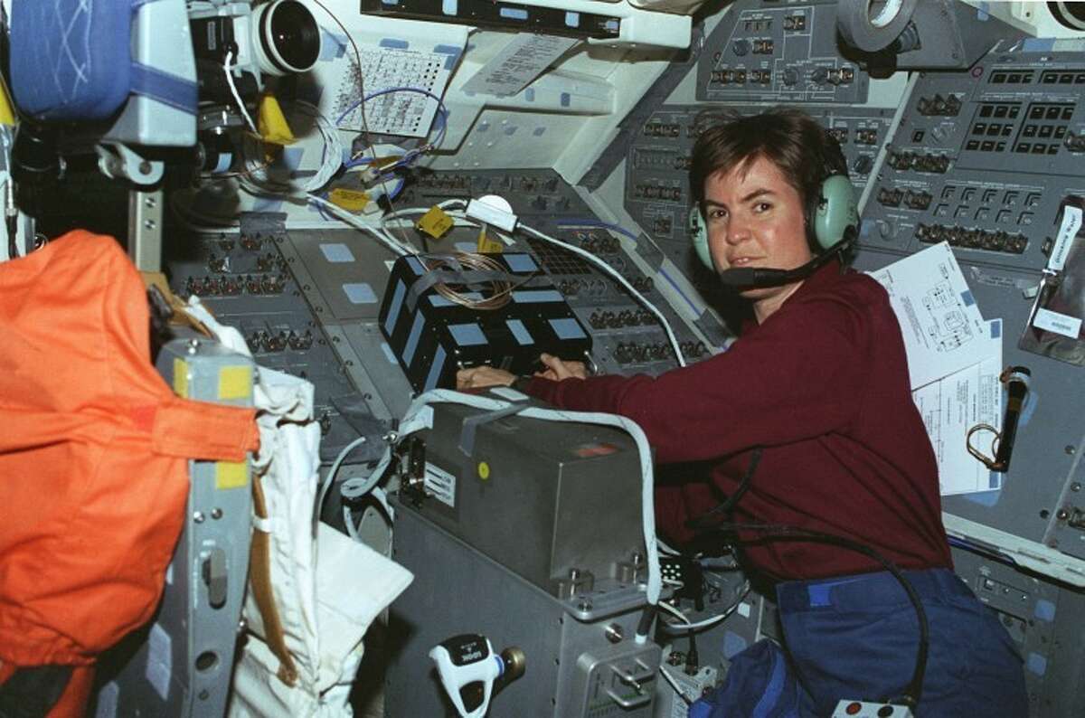 Astronaut Janice Voss dies after battle with cancer