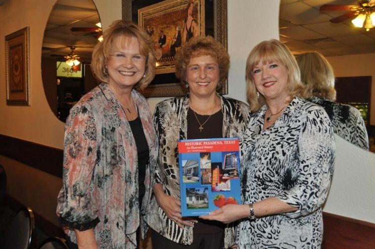 Pasadena Historical Society holds quarterly dinner meeting