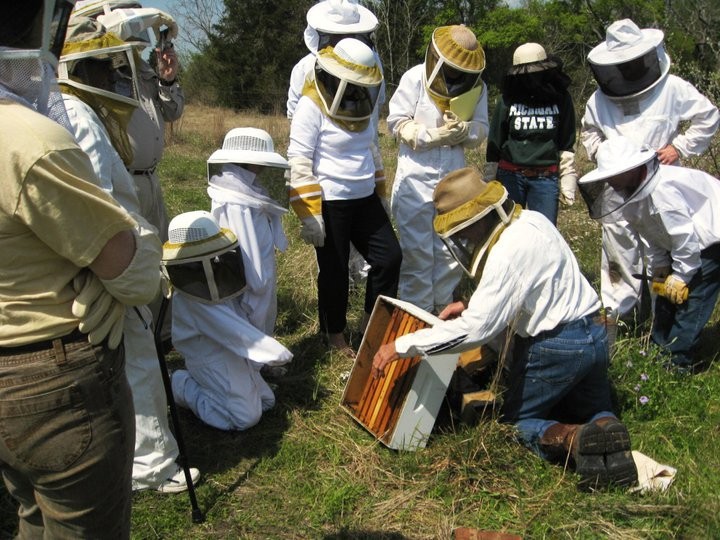 Registration open for Central Texas Beekeepers School