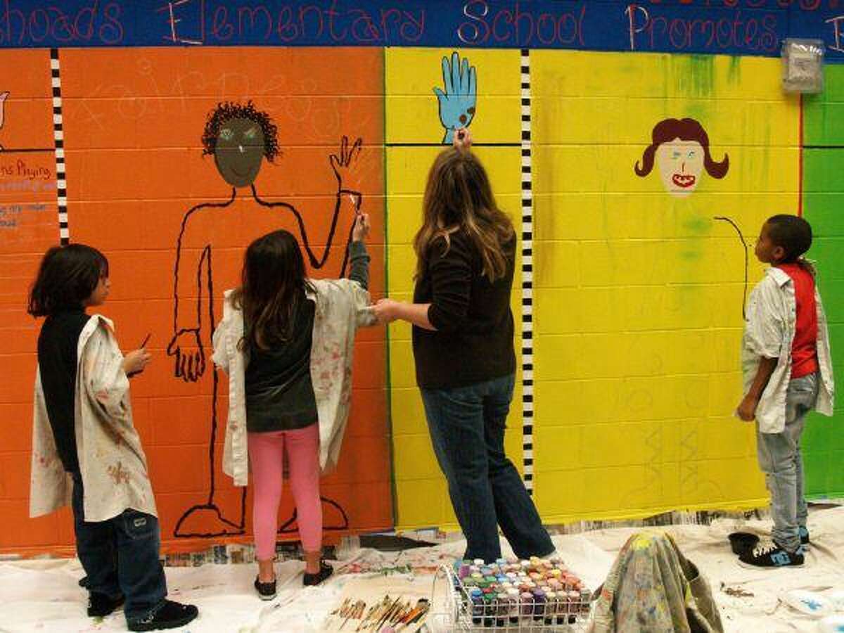 Rhoads Elementary starts mural