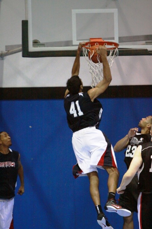 BASKETBALL: Havok split doubleheader at home