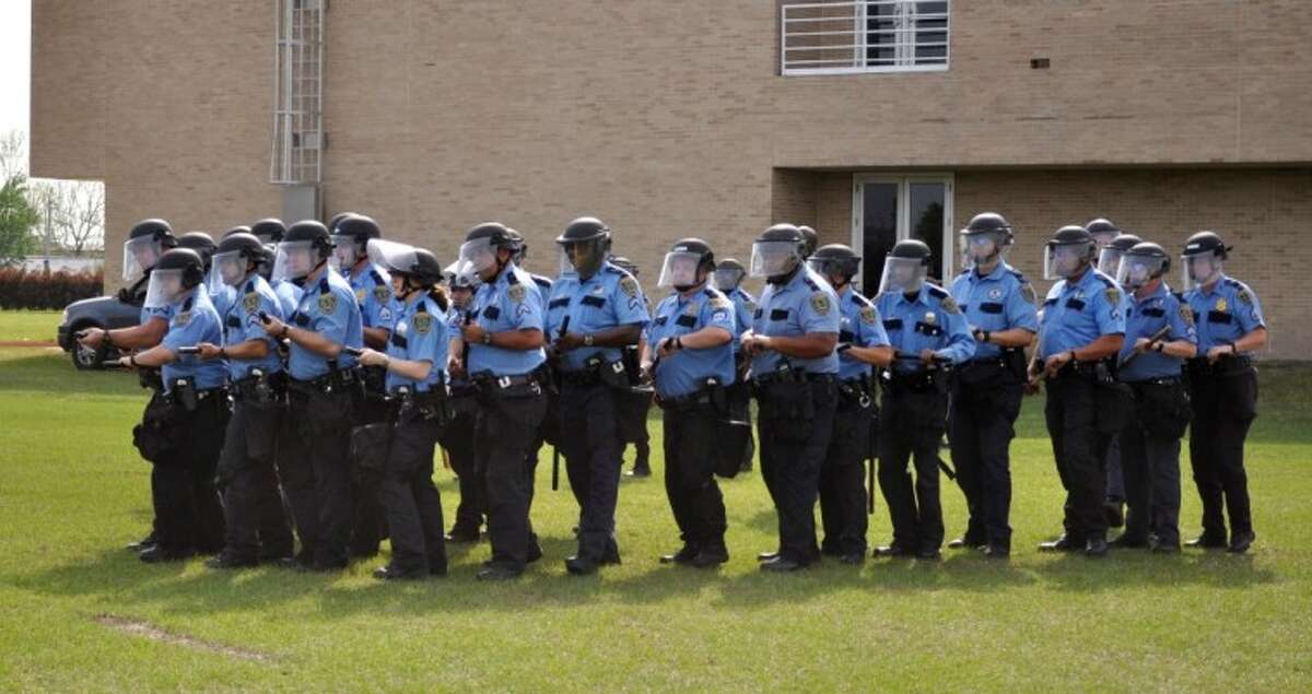 Special Response Group trains for crowd control