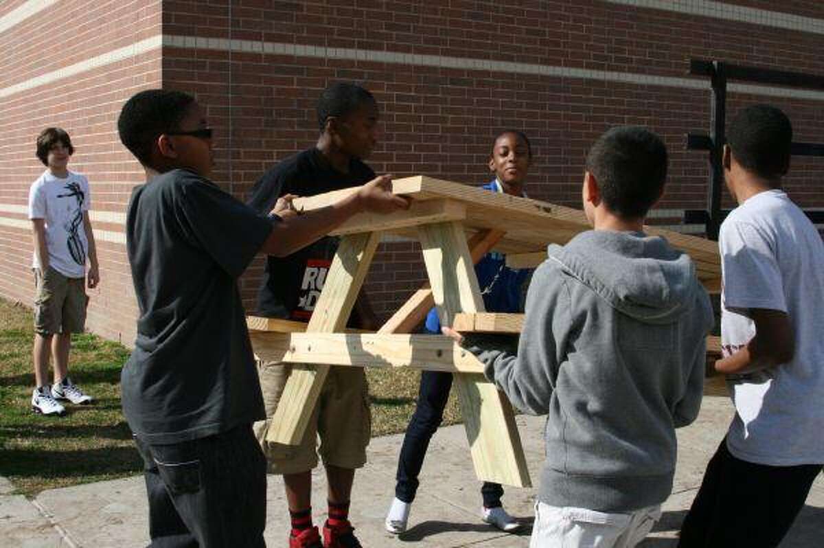 Lowe’s donates items to beautify Timberwood Middle School
