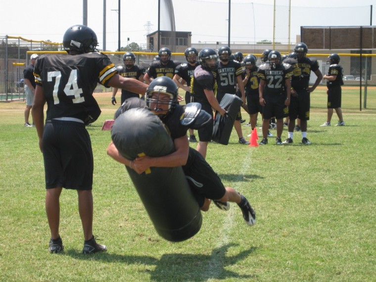 Klein Oak football works on team chemistry in spring drills