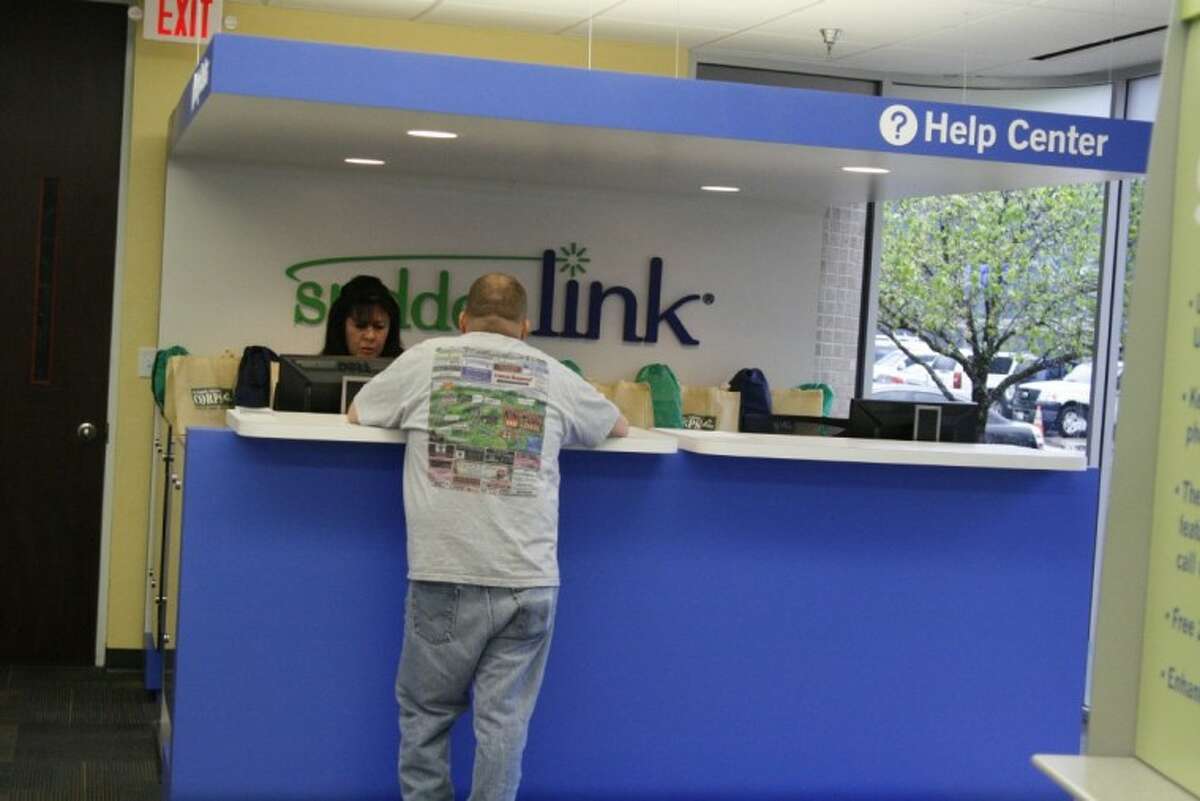 Suddenlink hosts open house for newly renovated retail store