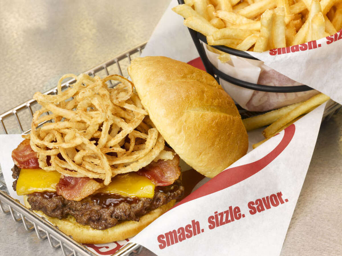 Smashburger sizzles in to Katy with new location