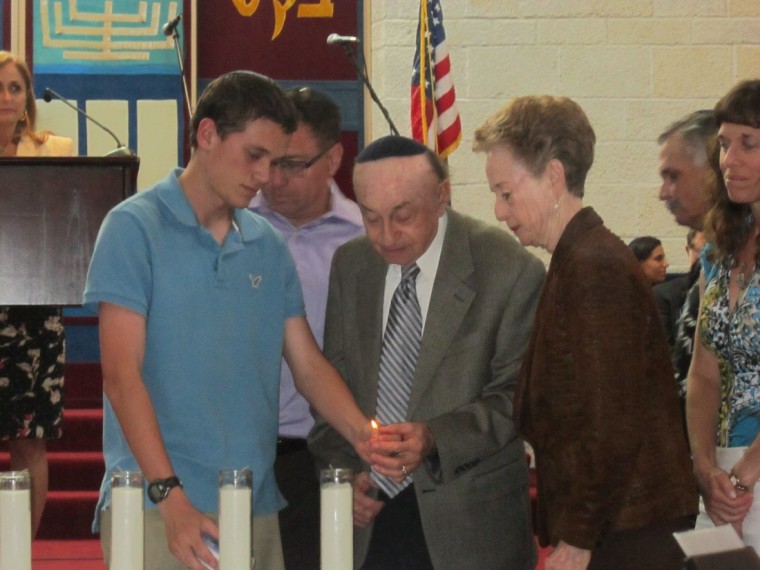 Remembering the unthinkable: Houston honors Holocaust victims on Yom ...