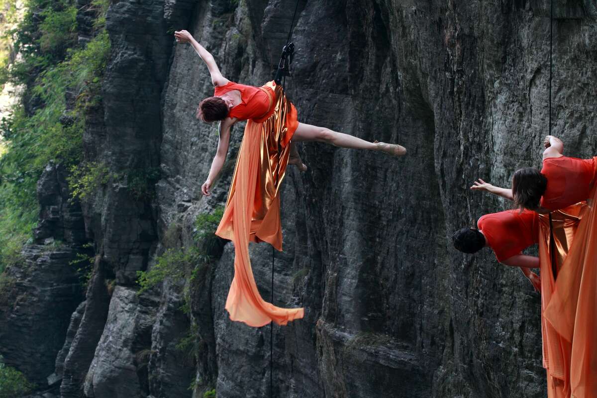 Cliff dancing, Facekinis and other intriguing photos out of China