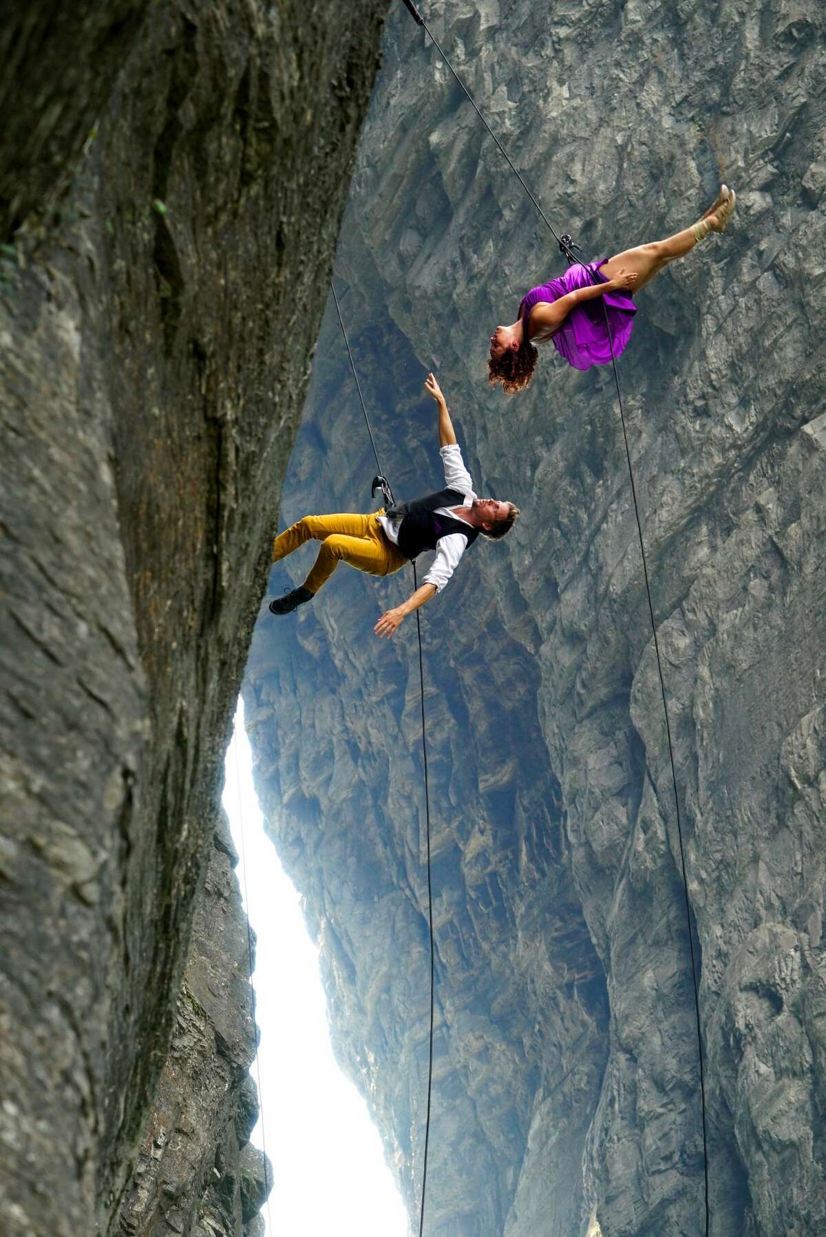 Cliff dancing, Facekinis and other intriguing photos out of China