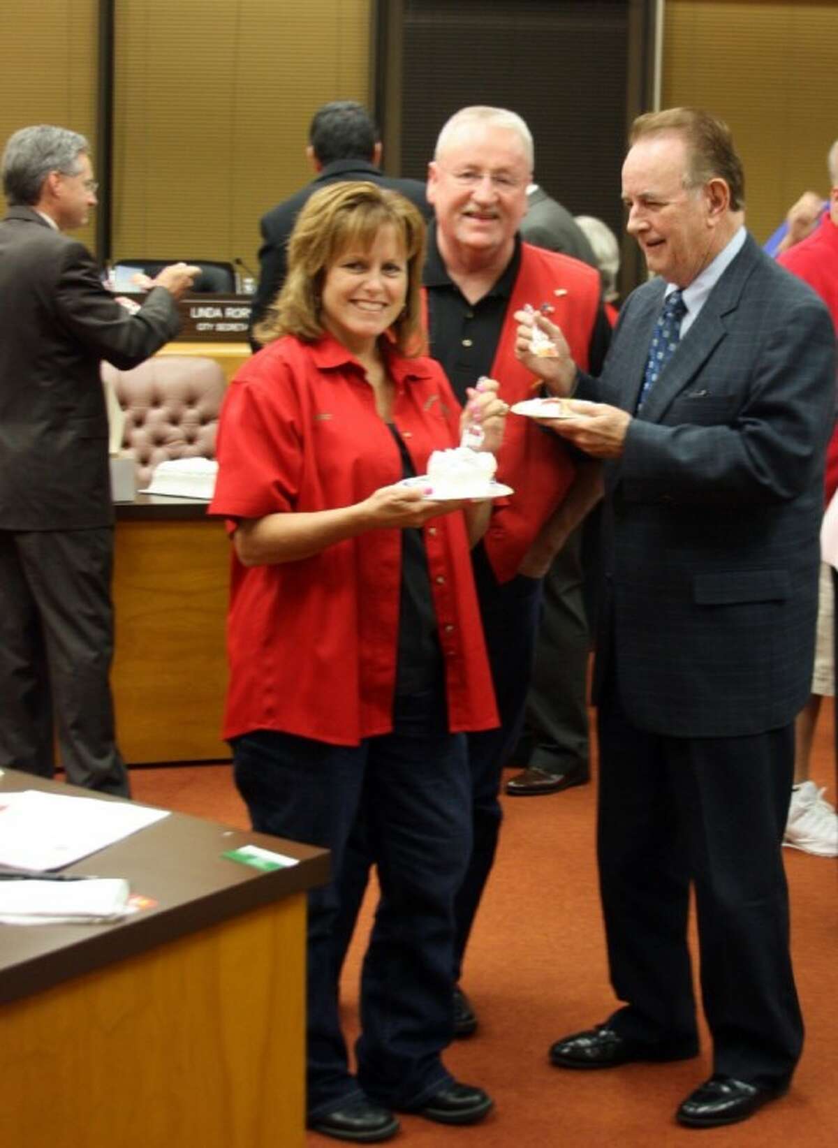 Pasadena City Council unanimously approves strawberry shortcake