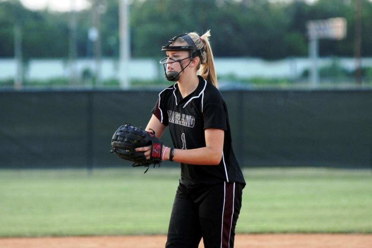 ONE MORE HURDLE: Pearland softball sweeps Bellaire; Deer Park next