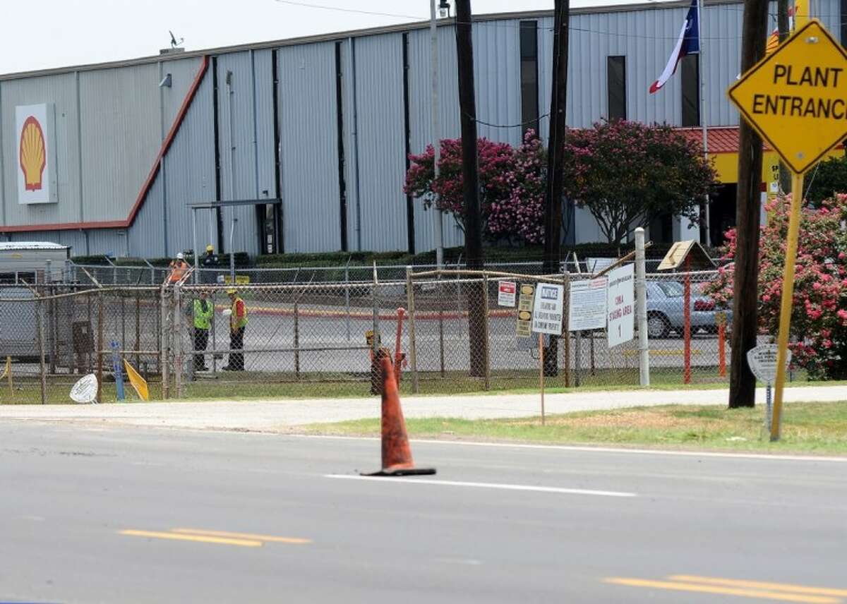 Shell Galena Park employees return to the facility after bomb threat