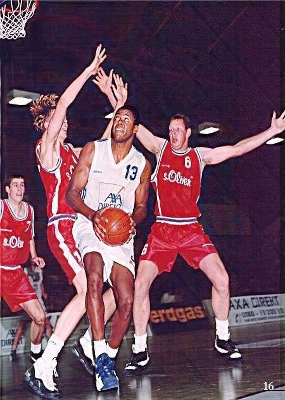 BASKETBALL: Clear Lake’s Mike Moten still walking tall