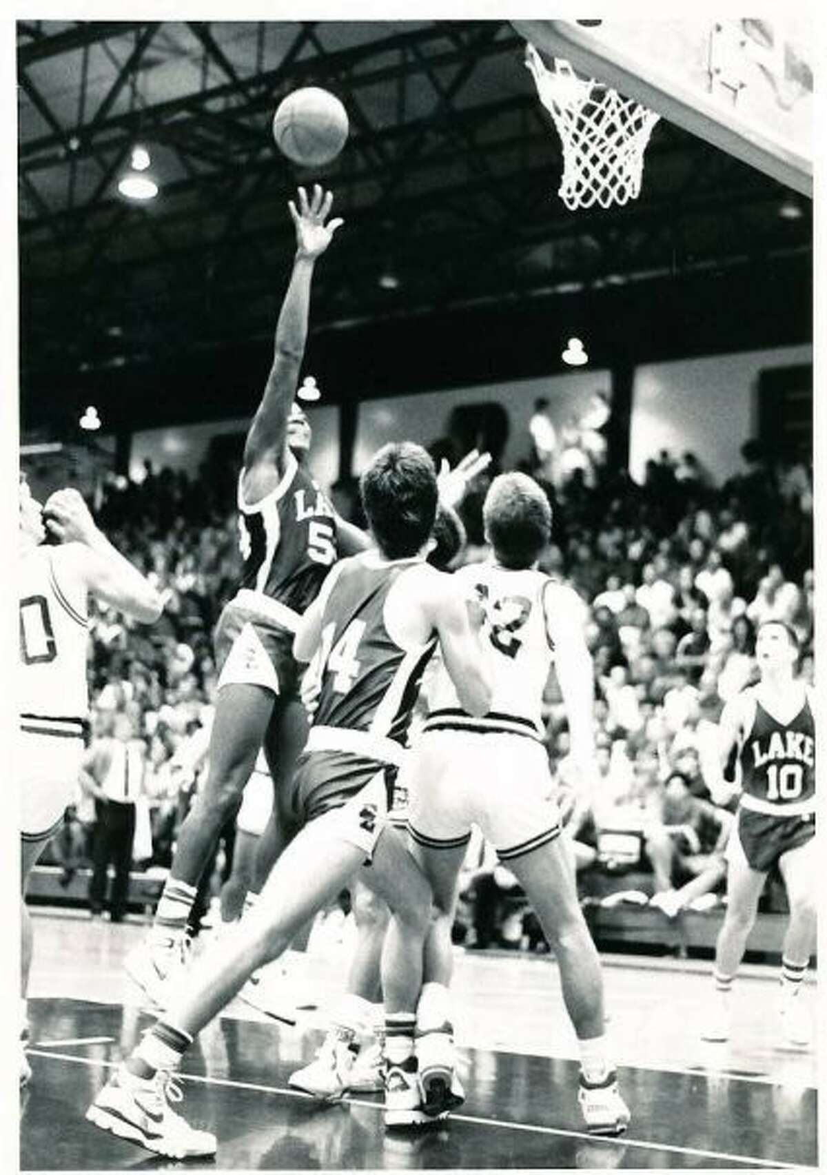 BASKETBALL: Clear Lake’s Mike Moten still walking tall