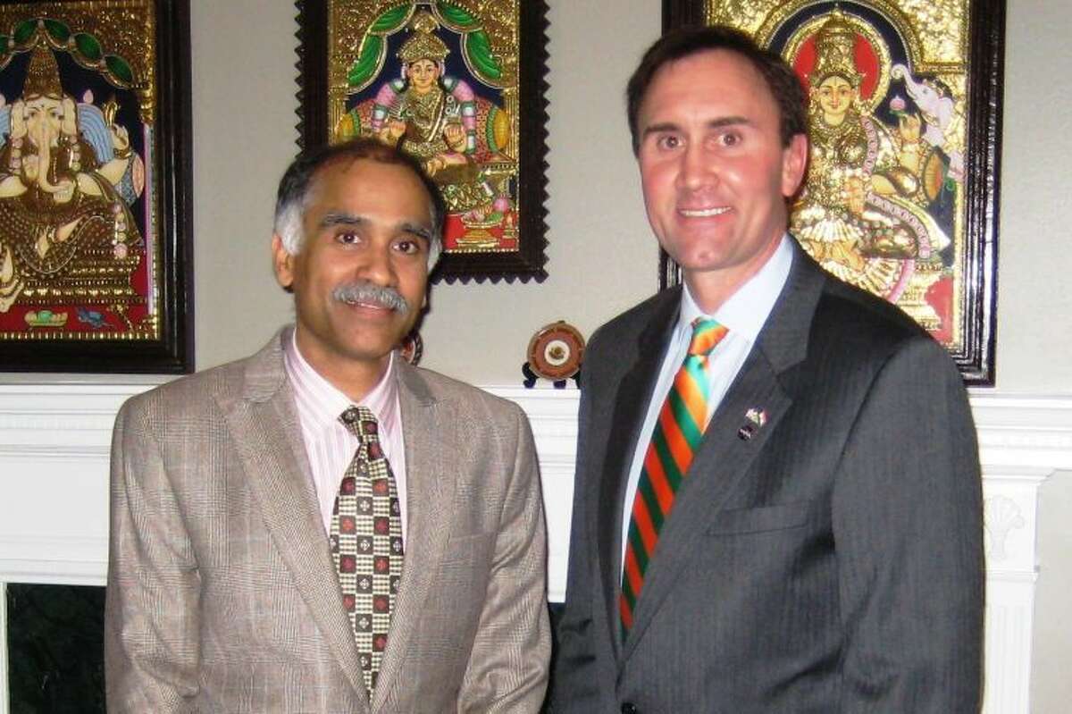 Congressman Pete Olson meets with Consul General of India
