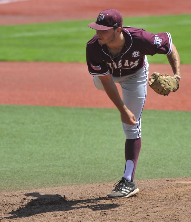 BASEBALL: Texas A&M Aggies stay alive with 6-1 victory