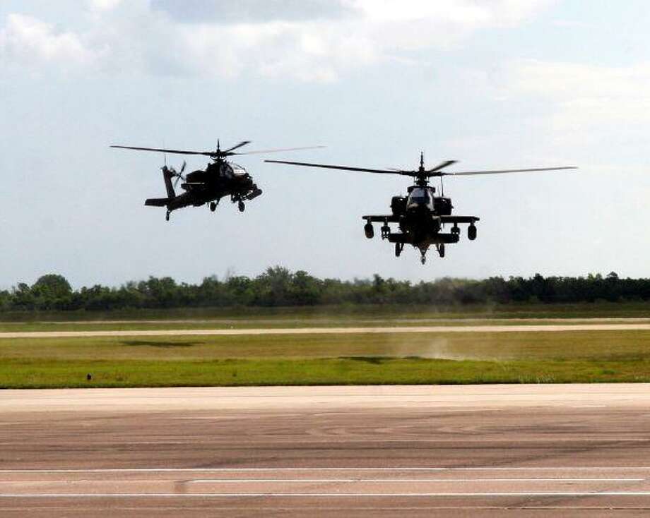 Hero takes flight in Apache helicopter - Houston Chronicle