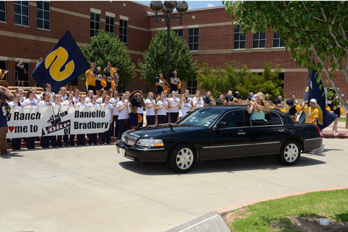 The Voice contestant makes surprise visit at Cy-Ranch High School