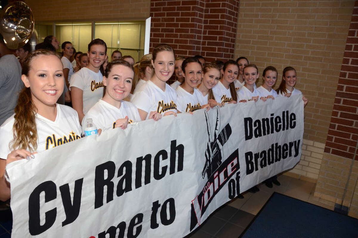 The Voice contestant makes surprise visit at Cy-Ranch High School