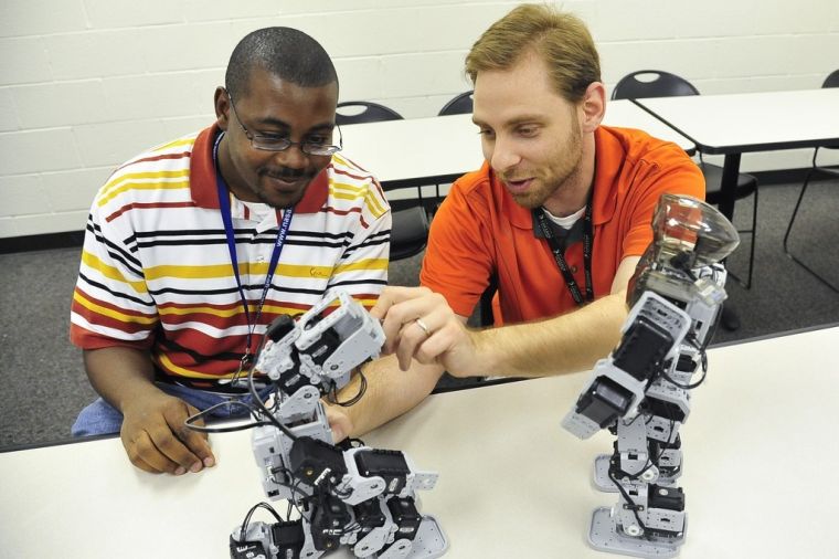 College’s new robotics lab opens doors to innovation, exploration